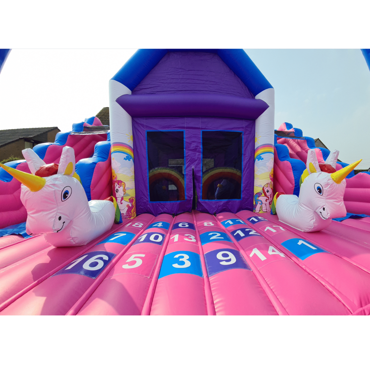 Eenhoorn springkasteel huren - kleurrijk betoverend springkasteel
